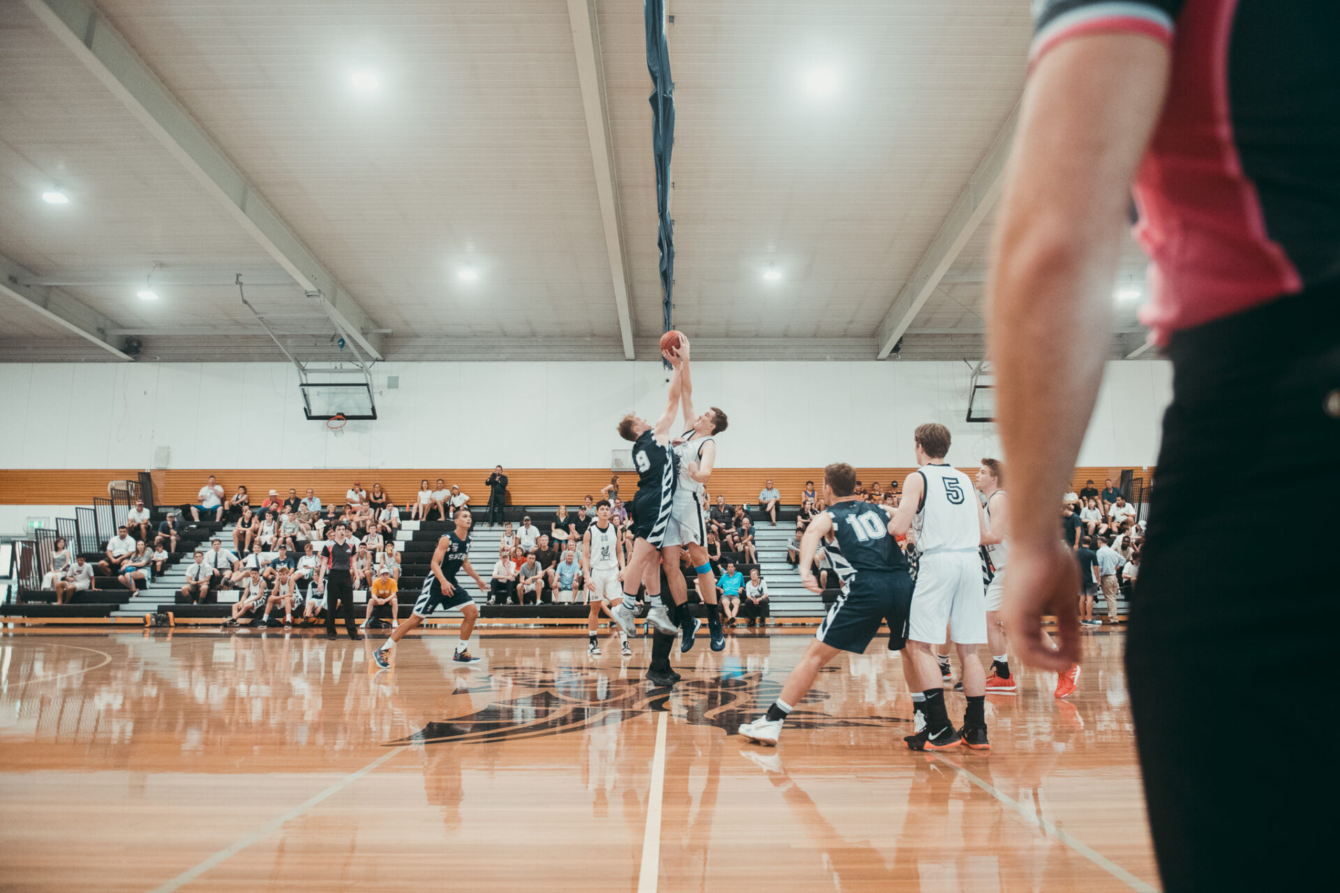 Newington Basketballers slam dunk USA court side – Newington College